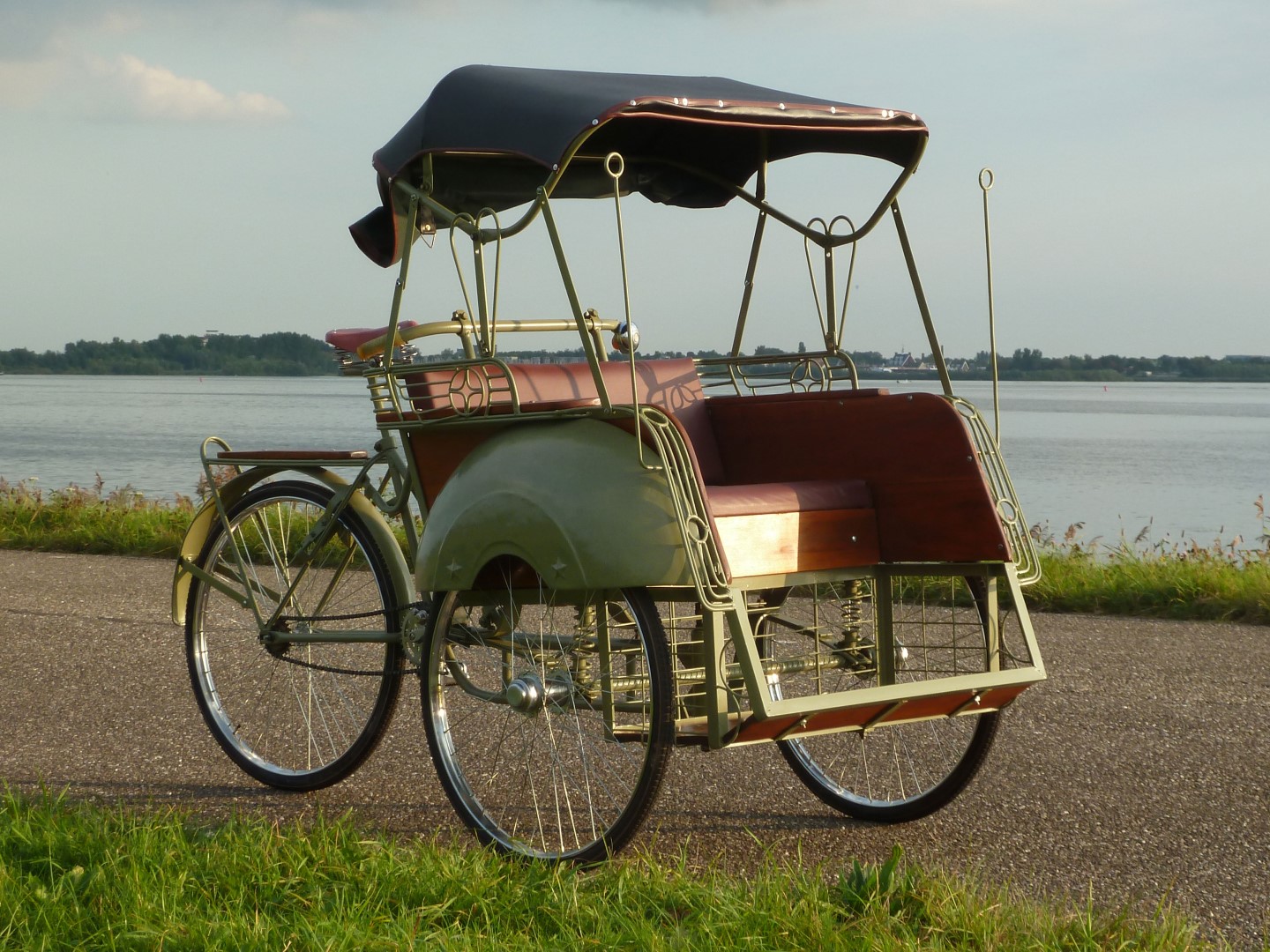 Riksja huren Amsterdam - Verhuur riksja, becak, klassieke fietstaxi!